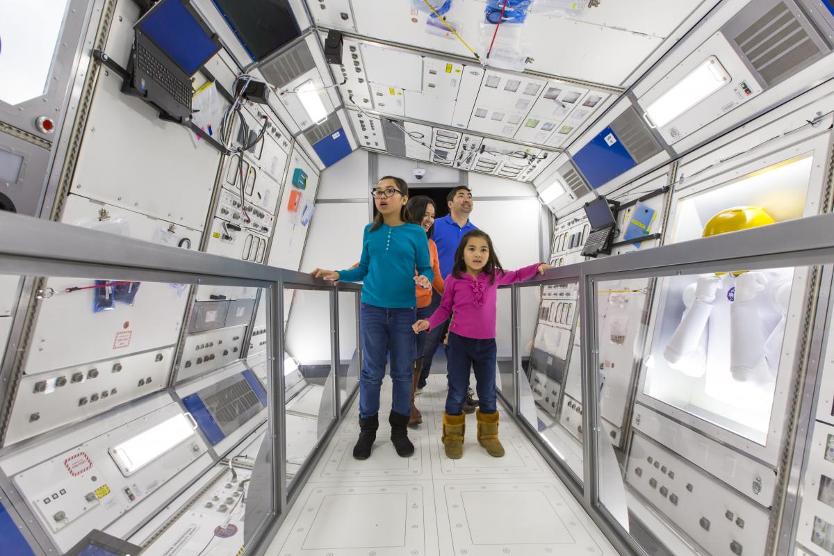 THE MONTRÉAL SCIENCE CENTRE INVITES YOU TO JOURNEY TO SPACE | Old Port ...