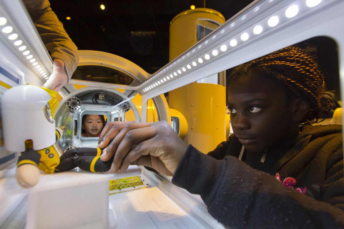 THE MONTRÉAL SCIENCE CENTRE INVITES YOU TO JOURNEY TO SPACE | Old Port ...