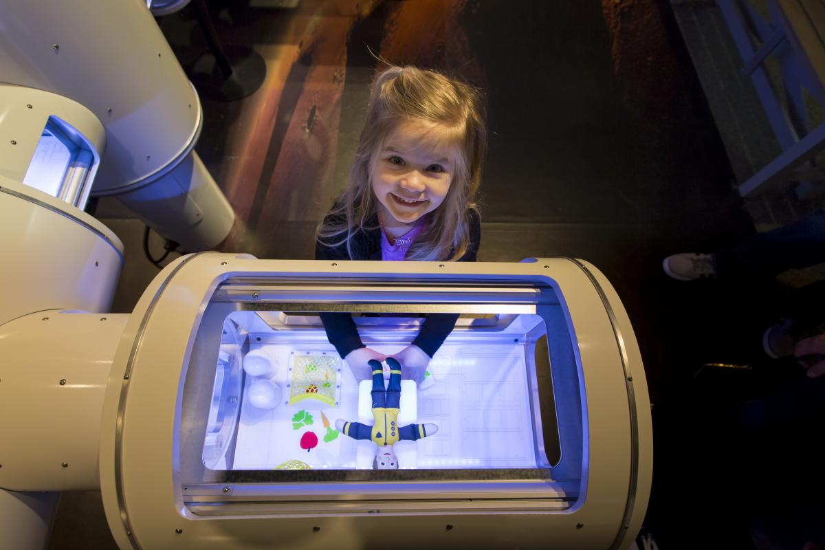 THE MONTRÉAL SCIENCE CENTRE INVITES YOU TO JOURNEY TO SPACE | Old Port ...