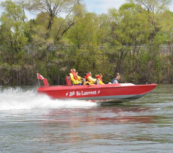Rodeo-style Speedboating | Old Port of Montréal